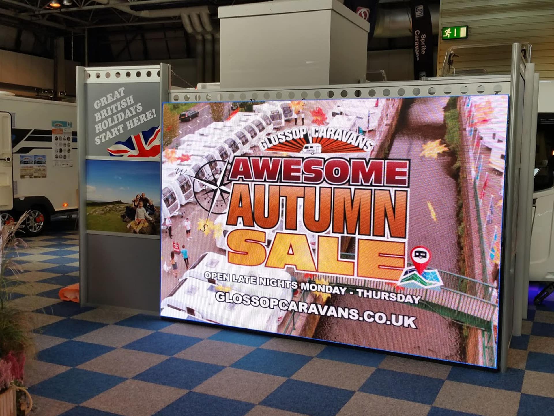 10 Creative Outdoor Event Signage Ideas | AIScreen